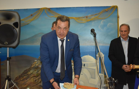 Ευχές για καλή χρονιά με υγεία από το Χρήστο Παππού στη βασιλόπιτα του ...